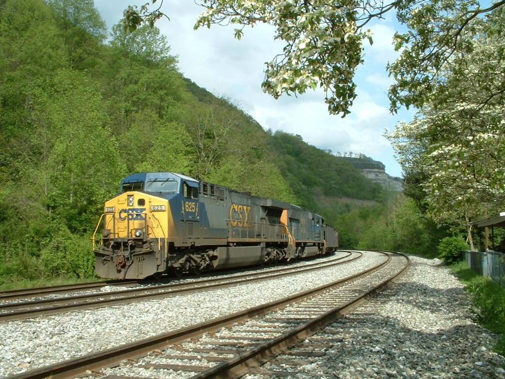 CSX 625 & 4742
